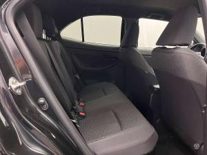 Melns Toyota Yaris Cross 2022 Panevēža, ar dzinēja tilpumu 1.49 L un nobraukumu 93 tūkst. km par 20990 €, foto 15 vietnē AUTOMOTO.COM.LV
