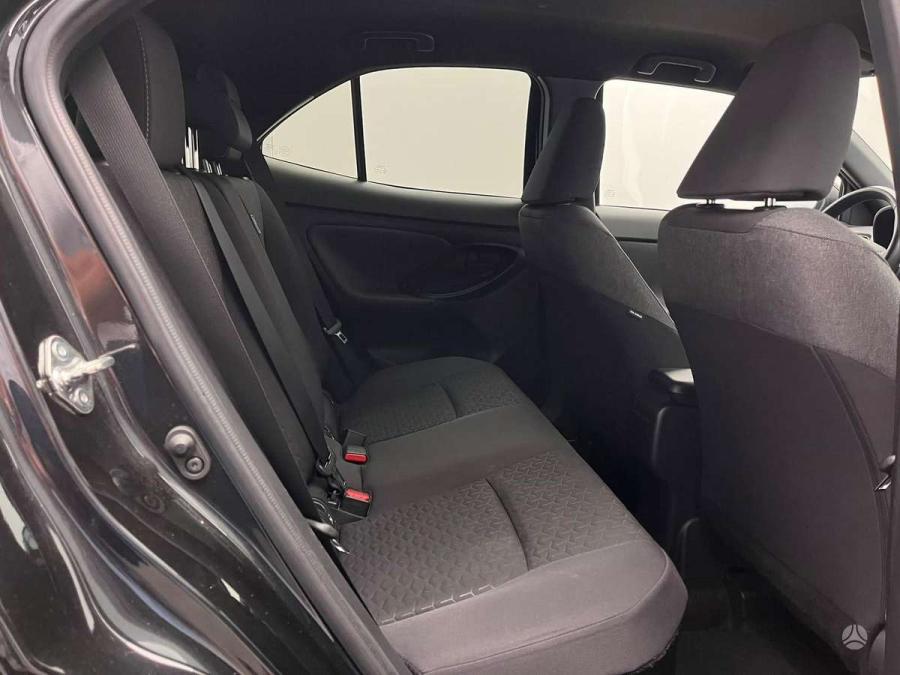 Melns Toyota Yaris Cross 2022 Panevēža, ar dzinēja tilpumu 1.49 L un nobraukumu 93 tūkst. km par 20990 €, foto 15 vietnē AUTOMOTO.COM.LV