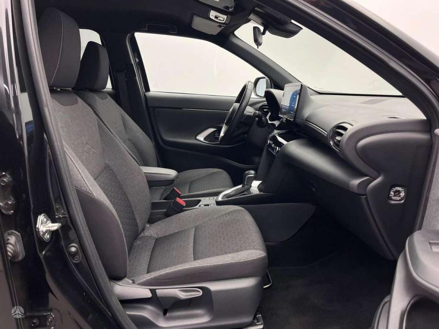 Melns Toyota Yaris Cross 2022 Panevēža, ar dzinēja tilpumu 1.49 L un nobraukumu 93 tūkst. km par 20990 €, foto 16 vietnē AUTOMOTO.COM.LV