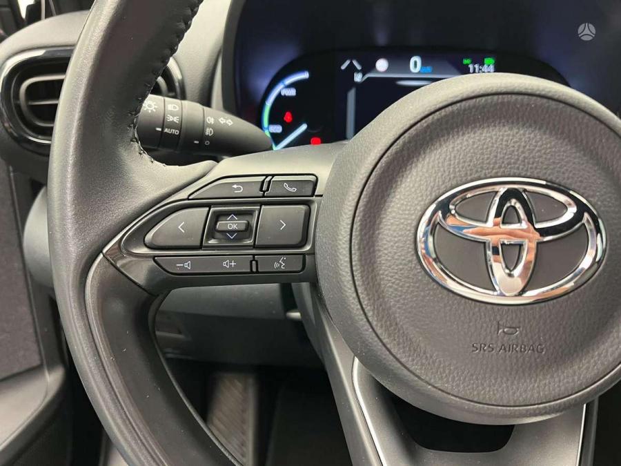 Melns Toyota Yaris Cross 2022 Panevēža, ar dzinēja tilpumu 1.49 L un nobraukumu 93 tūkst. km par 20990 €, foto 21 vietnē AUTOMOTO.COM.LV