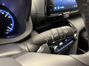 Melns Toyota Yaris Cross 2022 Panevēža, ar dzinēja tilpumu 1.49 L un nobraukumu 93 tūkst. km par 20990 €, foto 24 vietnē AUTOMOTO.COM.LV
