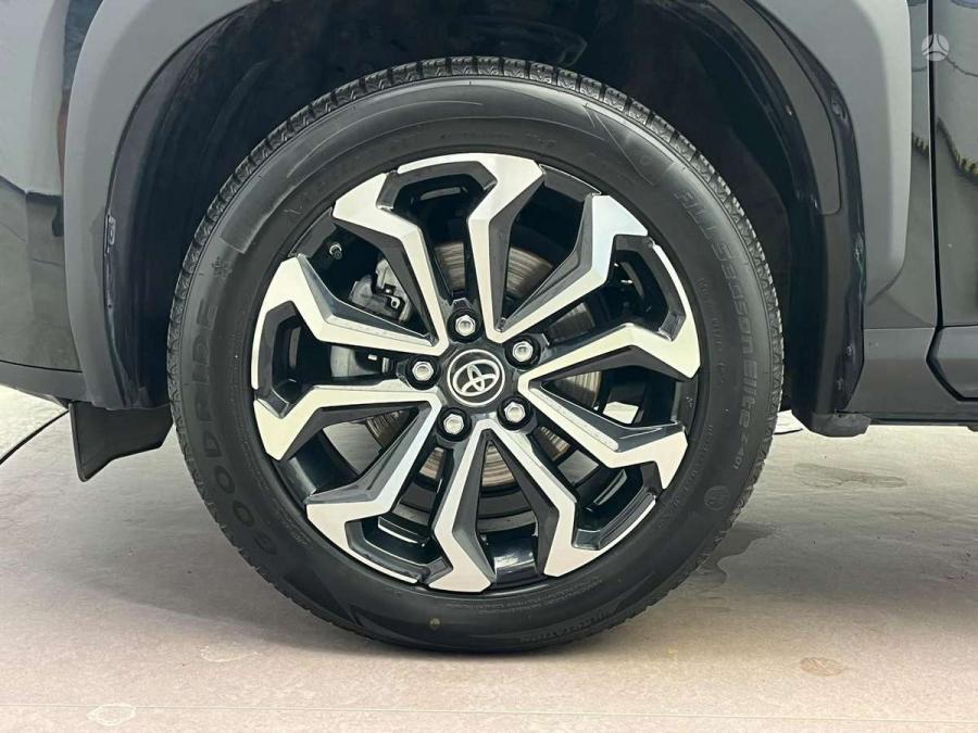 Melns Toyota Yaris Cross 2022 Panevēža, ar dzinēja tilpumu 1.49 L un nobraukumu 93 tūkst. km par 20990 €, foto 38 vietnē AUTOMOTO.COM.LV