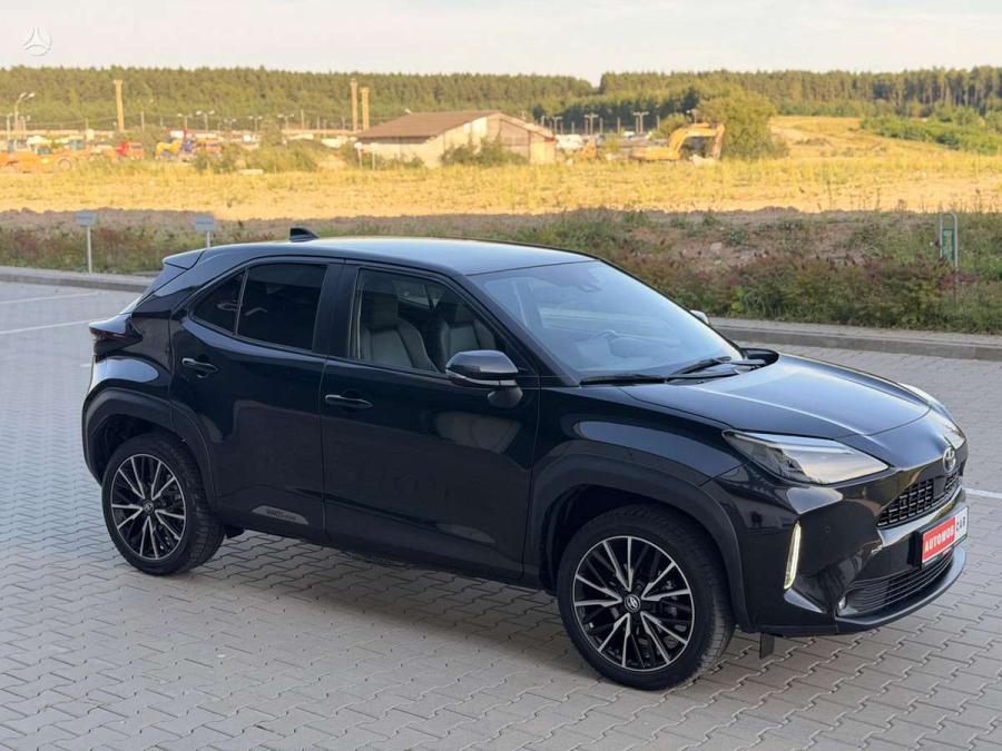 Черный Тойота Yaris Cross 2022 в Вильнюс, объемом двигателя 1.49 л и пробегом 93 тыс. км за 22500 €, фото 5 на AUTOMOTO.COM.LV