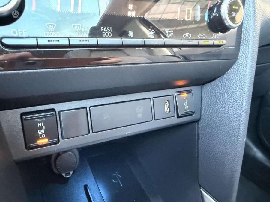 Черный Тойота Yaris Cross 2022 в Вильнюс, объемом двигателя 1.49 л и пробегом 93 тыс. км за 22500 €, фото 23 на AUTOMOTO.COM.LV