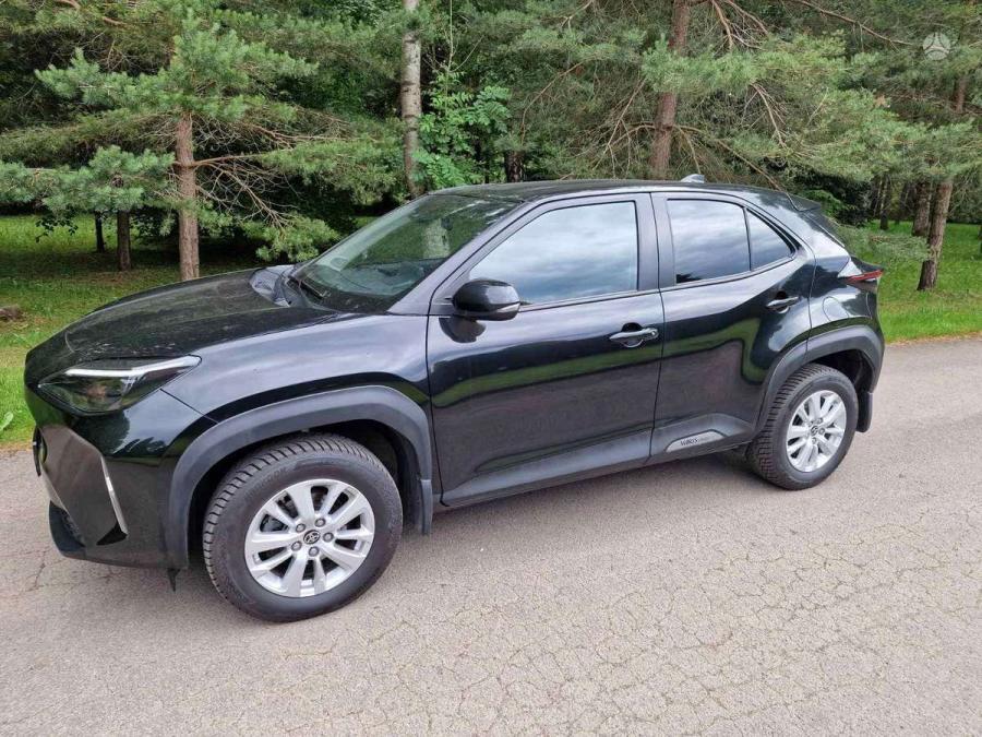 Черный Тойота Yaris Cross 2022 в Шяуляй, объемом двигателя 1.50 л и пробегом 144 тыс. км за 17750 €, фото 1 на AUTOMOTO.COM.LV