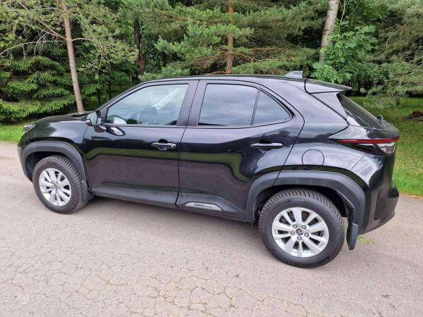 Melns Toyota Yaris Cross 2022 Šauļi, ar dzinēja tilpumu 1.50 L un nobraukumu 144 tūkst. km par 17750 €, foto 5 vietnē AUTOMOTO.COM.LV