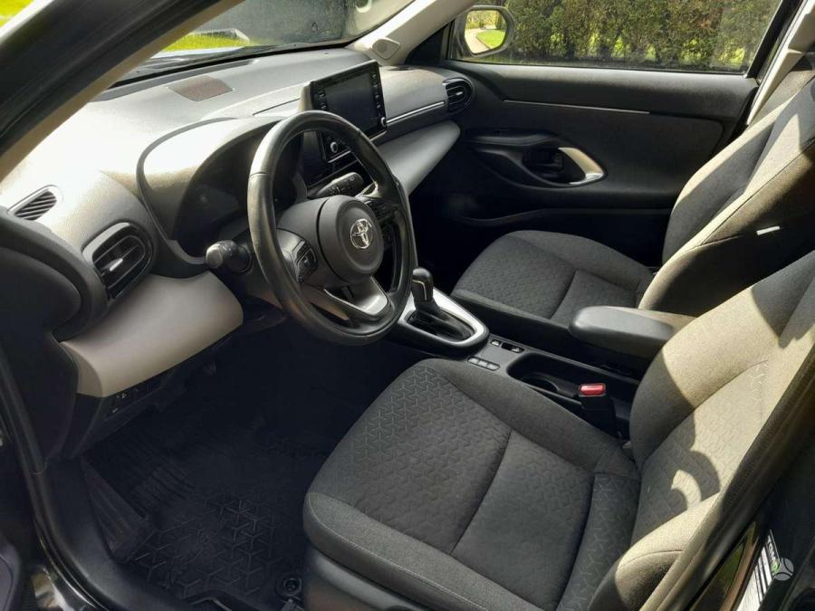 Черный Тойота Yaris Cross 2022 в Шяуляй, объемом двигателя 1.50 л и пробегом 144 тыс. км за 17750 €, фото 13 на AUTOMOTO.COM.LV