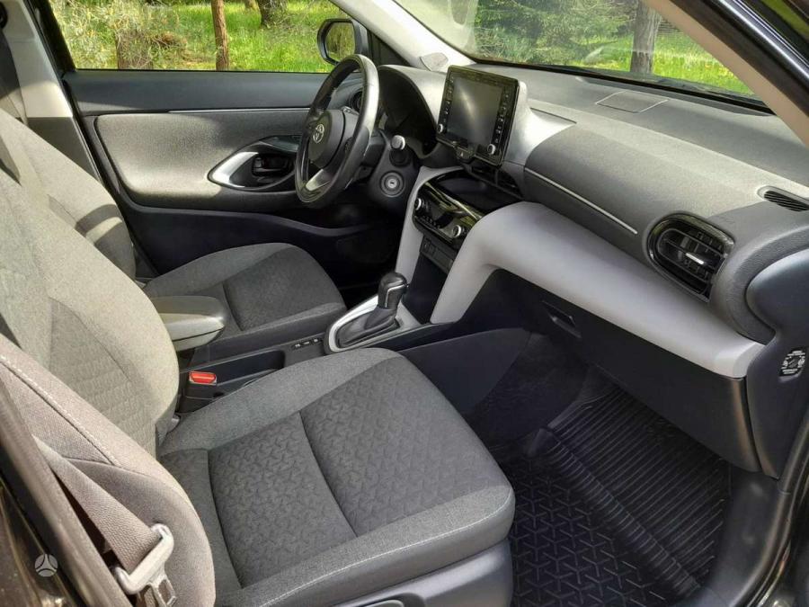 Черный Тойота Yaris Cross 2022 в Шяуляй, объемом двигателя 1.50 л и пробегом 144 тыс. км за 17750 €, фото 15 на AUTOMOTO.COM.LV