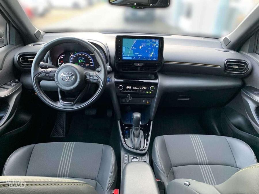 Черный Тойота Yaris Cross 2023 в Каунас, объемом двигателя 1.50 л и пробегом 27 тыс. км за 31073 €, фото 8 на AUTOMOTO.COM.LV