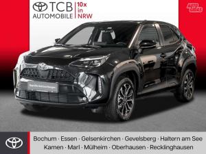 Melns Toyota Yaris Cross 2023 Kauņa, ar dzinēja tilpumu 1.50 L un nobraukumu 11 tūkst. km par 27024 €, foto  vietnē AUTOMOTO.COM.LV