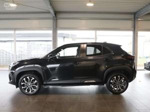 Melns Toyota Yaris Cross 2023 Kauņa, ar dzinēja tilpumu 1.50 L un nobraukumu 11 tūkst. km par 27024 €, foto 3 vietnē AUTOMOTO.COM.LV