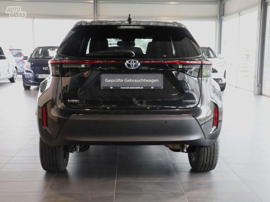 Melns Toyota Yaris Cross 2023 Kauņa, ar dzinēja tilpumu 1.50 L un nobraukumu 11 tūkst. km par 27024 €, foto 4 vietnē AUTOMOTO.COM.LV