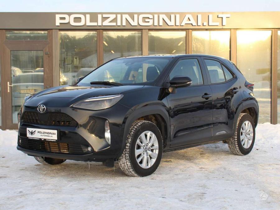 Черный Тойота Yaris Cross 2023 в Вильнюс, объемом двигателя 1.50 л и пробегом 81 тыс. км за 17350 €, фото 1 на AUTOMOTO.COM.LV