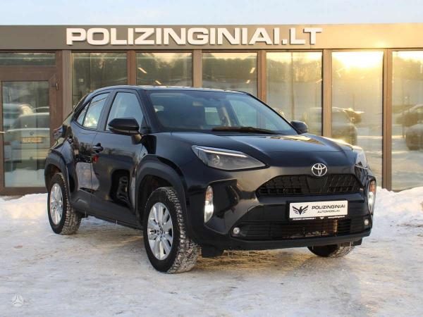 Black Toyota Yaris Cross 2023 in Vilnius, with an engine capacity of 1.50 L and mileage of 81 thousand km for 17350 €, photo 3 on AUTOMOTO.COM.LV