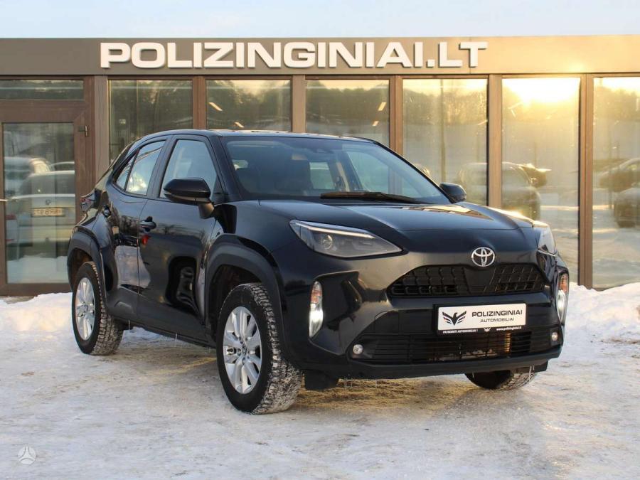 Черный Тойота Yaris Cross 2023 в Вильнюс, объемом двигателя 1.50 л и пробегом 81 тыс. км за 17350 €, фото 3 на AUTOMOTO.COM.LV