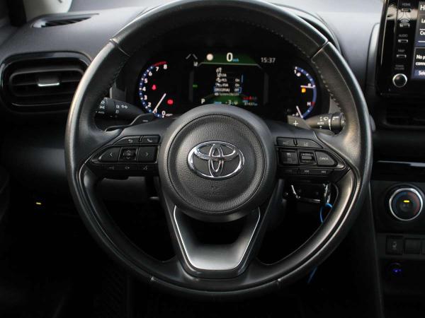 Black Toyota Yaris Cross 2023 in Vilnius, with an engine capacity of 1.50 L and mileage of 81 thousand km for 17350 €, photo 6 on AUTOMOTO.COM.LV