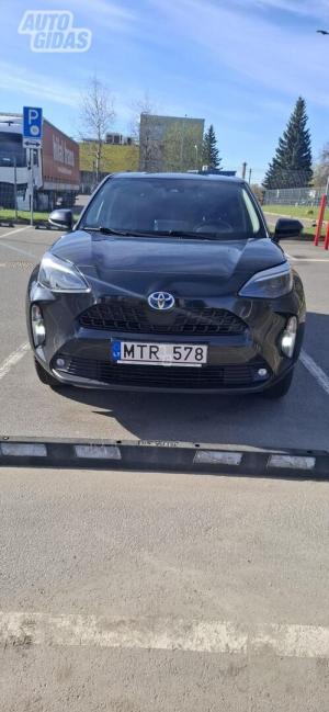 Melns Toyota Yaris Cross 2023 Viļņa, ar dzinēja tilpumu 1.50 L un nobraukumu 138 tūkst. km par 17500 €, foto  vietnē AUTOMOTO.COM.LV