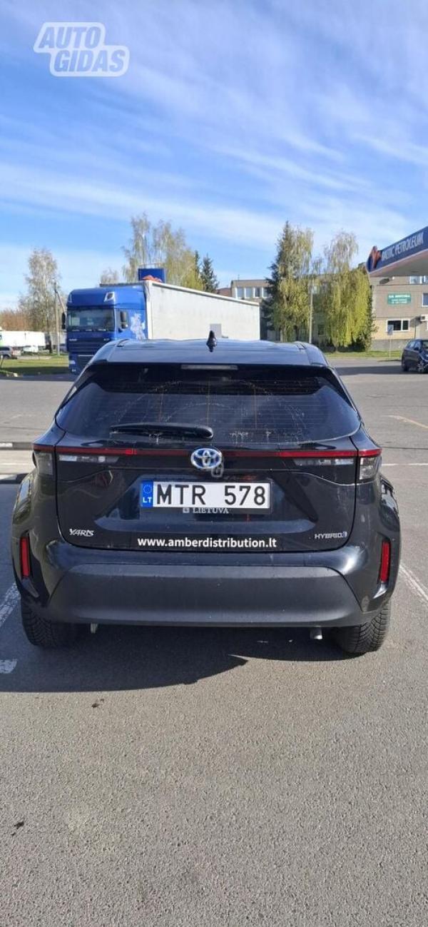 Black Toyota Yaris Cross 2023 in Vilnius, with an engine capacity of 1.50 L and mileage of 138 thousand km for 17500 €, photo 2 on AUTOMOTO.COM.LV