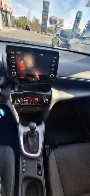 Melns Toyota Yaris Cross 2023 Viļņa, ar dzinēja tilpumu 1.50 L un nobraukumu 138 tūkst. km par 17500 €, foto 7 vietnē AUTOMOTO.COM.LV