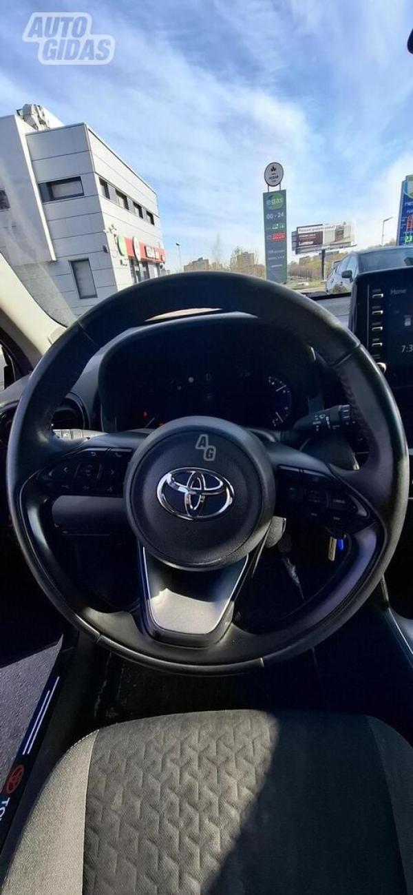Black Toyota Yaris Cross 2023 in Vilnius, with an engine capacity of 1.50 L and mileage of 138 thousand km for 17500 €, photo 8 on AUTOMOTO.COM.LV