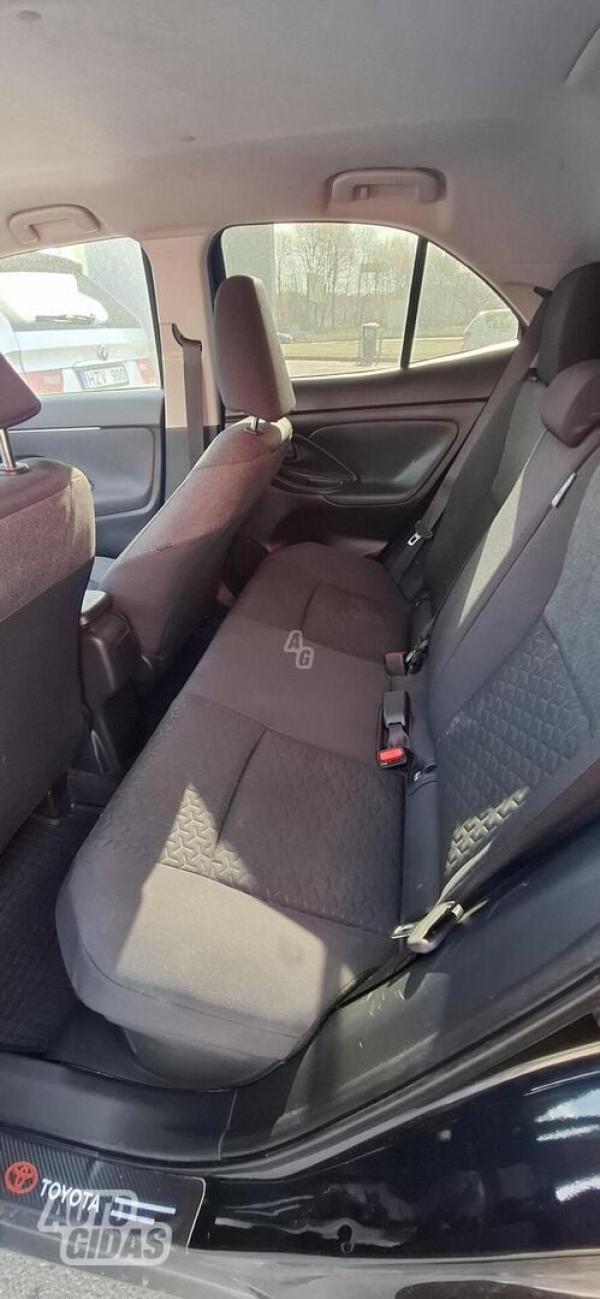 Black Toyota Yaris Cross 2023 in Vilnius, with an engine capacity of 1.50 L and mileage of 138 thousand km for 17500 €, photo 9 on AUTOMOTO.COM.LV