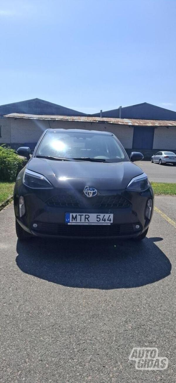 Черный Тойота Yaris Cross 2023 в Вильнюс, объемом двигателя 1.50 л и пробегом 94 тыс. км за 16800 €, фото 1 на AUTOMOTO.COM.LV