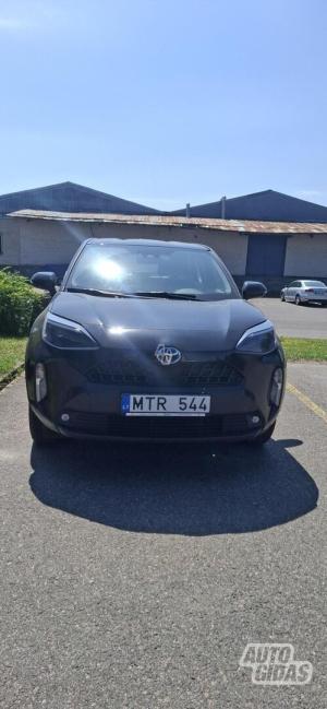 Black Toyota Yaris Cross 2023 in Vilnius, with an engine capacity of 1.50 L and mileage of 94 thousand km for 16800 €, photo  on AUTOMOTO.COM.LV
