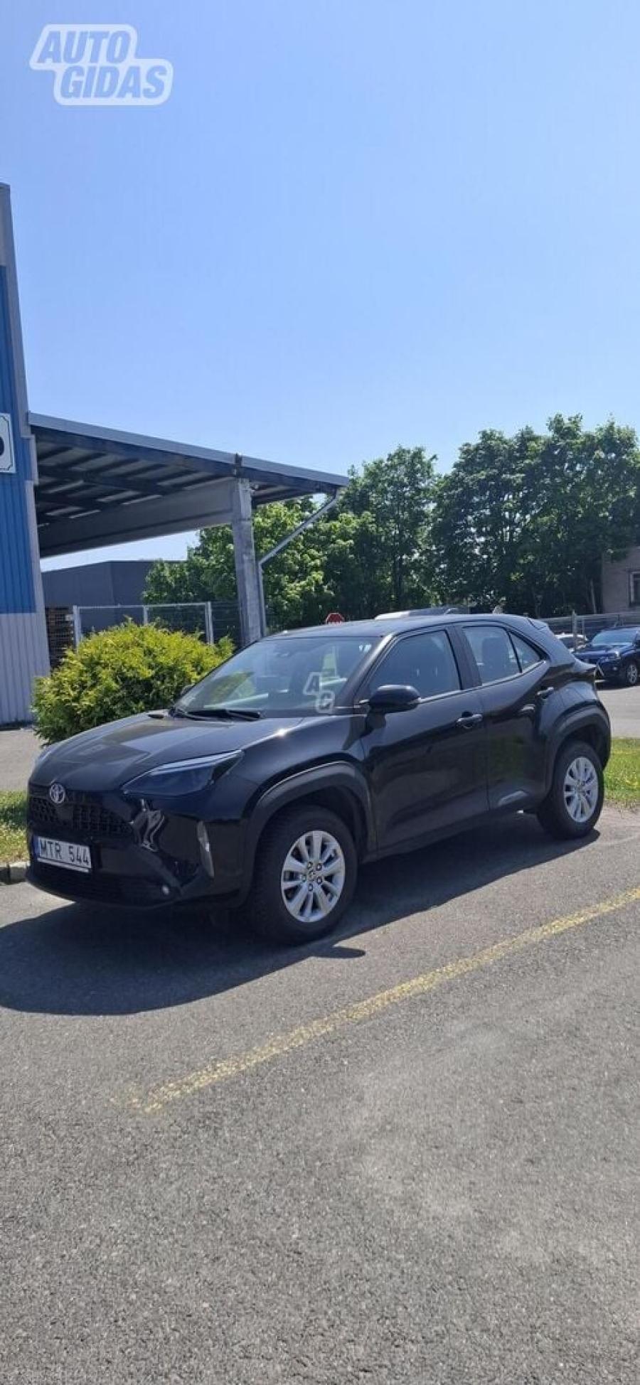 Черный Тойота Yaris Cross 2023 в Вильнюс, объемом двигателя 1.50 л и пробегом 94 тыс. км за 16800 €, фото 3 на AUTOMOTO.COM.LV