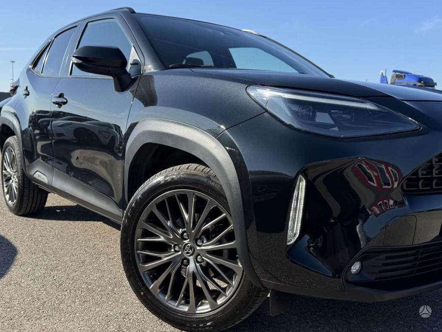 Черный Тойота Yaris Cross 2023 в Вильнюс, объемом двигателя 1.50 л и пробегом 55 тыс. км за 19690 €, фото 8 на AUTOMOTO.COM.LV