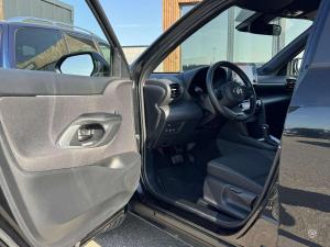 Черный Тойота Yaris Cross 2023 в Вильнюс, объемом двигателя 1.50 л и пробегом 55 тыс. км за 19690 €, фото 16 на AUTOMOTO.COM.LV