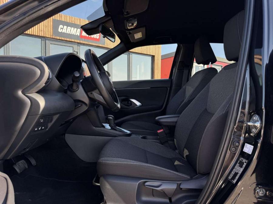 Черный Тойота Yaris Cross 2023 в Вильнюс, объемом двигателя 1.50 л и пробегом 55 тыс. км за 19690 €, фото 17 на AUTOMOTO.COM.LV