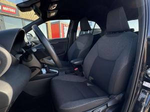 Черный Тойота Yaris Cross 2023 в Вильнюс, объемом двигателя 1.50 л и пробегом 55 тыс. км за 19690 €, фото 18 на AUTOMOTO.COM.LV