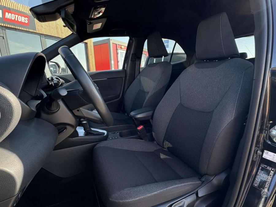 Черный Тойота Yaris Cross 2023 в Вильнюс, объемом двигателя 1.50 л и пробегом 55 тыс. км за 19690 €, фото 18 на AUTOMOTO.COM.LV