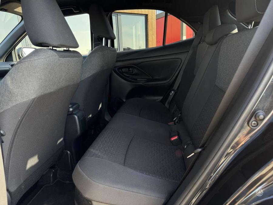 Черный Тойота Yaris Cross 2023 в Вильнюс, объемом двигателя 1.50 л и пробегом 55 тыс. км за 19690 €, фото 21 на AUTOMOTO.COM.LV