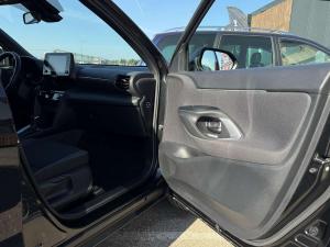 Черный Тойота Yaris Cross 2023 в Вильнюс, объемом двигателя 1.50 л и пробегом 55 тыс. км за 19690 €, фото 23 на AUTOMOTO.COM.LV