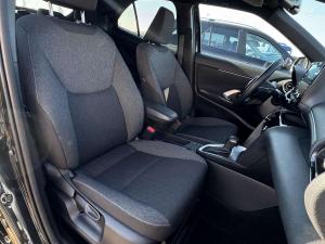 Черный Тойота Yaris Cross 2023 в Вильнюс, объемом двигателя 1.50 л и пробегом 55 тыс. км за 19690 €, фото 25 на AUTOMOTO.COM.LV