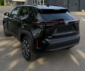 Melns Toyota Yaris Cross 2023 Panevēža, ar dzinēja tilpumu 1.50 L un nobraukumu 85 tūkst. km par 18350 €, foto 4 vietnē AUTOMOTO.COM.LV