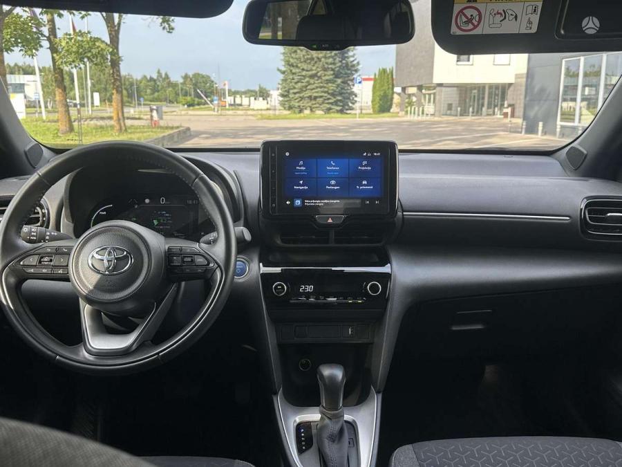 Melns Toyota Yaris Cross 2023 Panevēža, ar dzinēja tilpumu 1.50 L un nobraukumu 85 tūkst. km par 18350 €, foto 8 vietnē AUTOMOTO.COM.LV