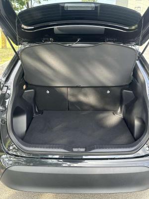 Melns Toyota Yaris Cross 2023 Panevēža, ar dzinēja tilpumu 1.50 L un nobraukumu 85 tūkst. km par 18350 €, foto 9 vietnē AUTOMOTO.COM.LV