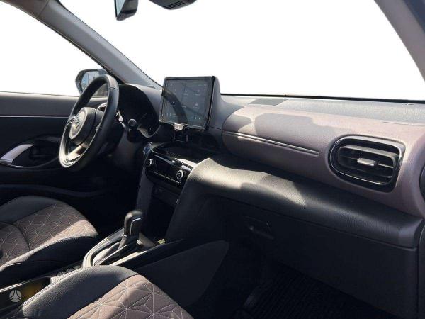 Melns Toyota Yaris Cross 2023 Klaipėda, ar dzinēja tilpumu 1.49 L un nobraukumu 33 tūkst. km par 25900 €, foto 7 vietnē AUTOMOTO.COM.LV