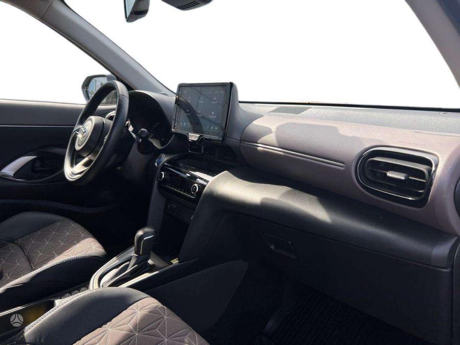 Melns Toyota Yaris Cross 2023 Klaipėda, ar dzinēja tilpumu 1.49 L un nobraukumu 33 tūkst. km par 25900 €, foto 7 vietnē AUTOMOTO.COM.LV