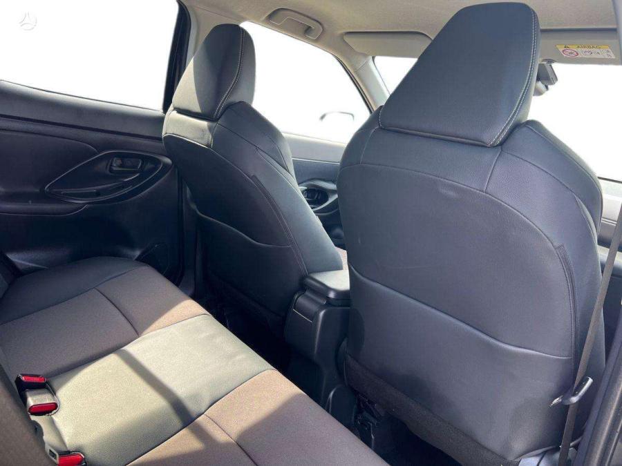 Melns Toyota Yaris Cross 2023 Klaipėda, ar dzinēja tilpumu 1.49 L un nobraukumu 33 tūkst. km par 25900 €, foto 8 vietnē AUTOMOTO.COM.LV