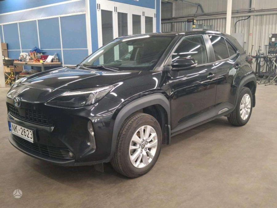 Melns Toyota Yaris Cross 2023 Viļņa, ar dzinēja tilpumu 1.50 L un nobraukumu 151 tūkst. km par 16950 €, foto 3 vietnē AUTOMOTO.COM.LV