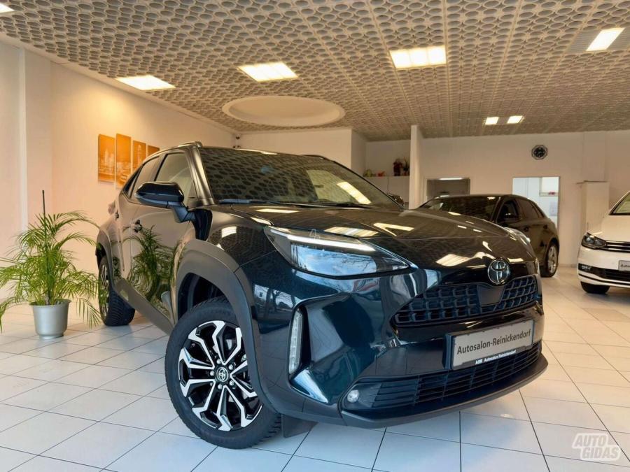 Melns Toyota Yaris Cross 2024 Kauņa, ar dzinēja tilpumu 1.50 L un nobraukumu 18 tūkst. km par 26499 €, foto 1 vietnē AUTOMOTO.COM.LV