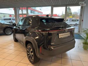 Melns Toyota Yaris Cross 2024 Kauņa, ar dzinēja tilpumu 1.50 L un nobraukumu 18 tūkst. km par 26499 €, foto 3 vietnē AUTOMOTO.COM.LV