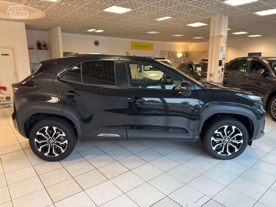 Melns Toyota Yaris Cross 2024 Kauņa, ar dzinēja tilpumu 1.50 L un nobraukumu 18 tūkst. km par 26499 €, foto 10 vietnē AUTOMOTO.COM.LV