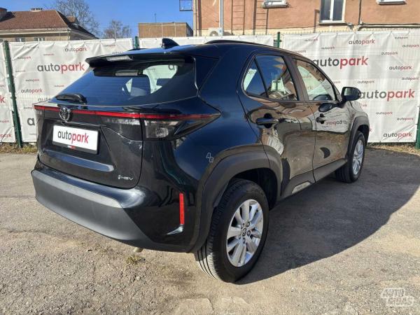 Melns Toyota Yaris Cross 2024 Viļņa, ar dzinēja tilpumu 1.50 L un nobraukumu 33 tūkst. km par 21400 €, foto 3 vietnē AUTOMOTO.COM.LV