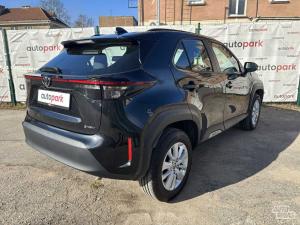 Черный Тойота Yaris Cross 2024 в Вильнюс, объемом двигателя 1.50 л и пробегом 33 тыс. км за 21400 €, фото 4 на AUTOMOTO.COM.LV