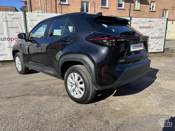 Melns Toyota Yaris Cross 2024 Viļņa, ar dzinēja tilpumu 1.50 L un nobraukumu 33 tūkst. km par 21400 €, foto 4 vietnē AUTOMOTO.COM.LV