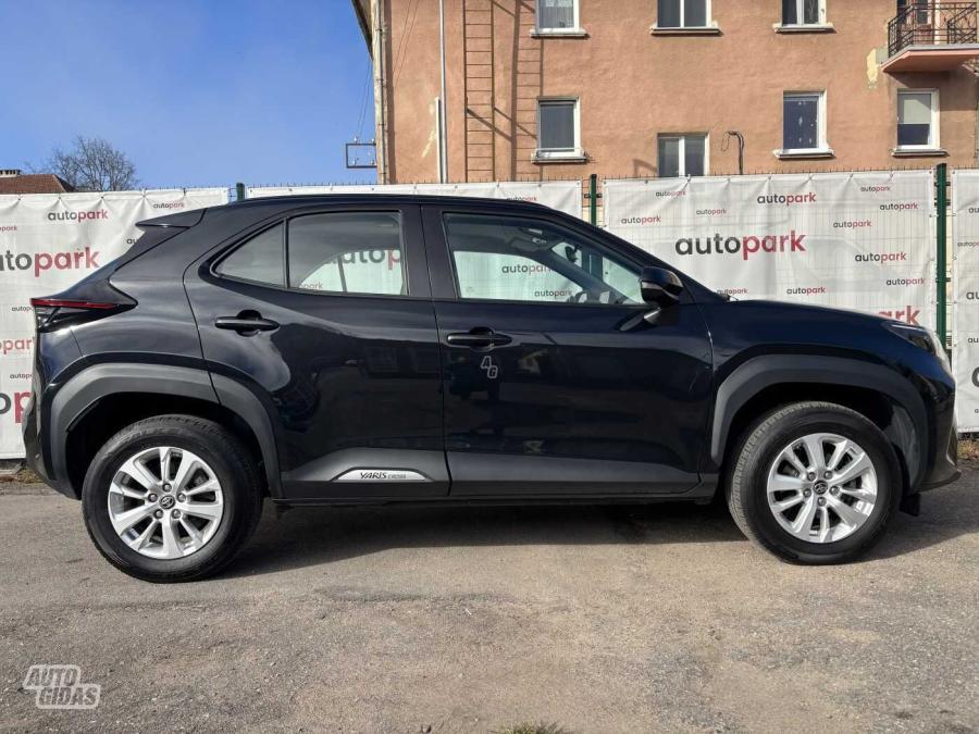 Черный Тойота Yaris Cross 2024 в Вильнюс, объемом двигателя 1.50 л и пробегом 33 тыс. км за 21400 €, фото 6 на AUTOMOTO.COM.LV